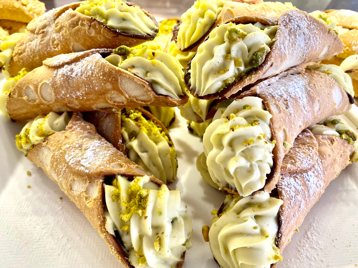 Pistachio Cannoli – Via Dolce