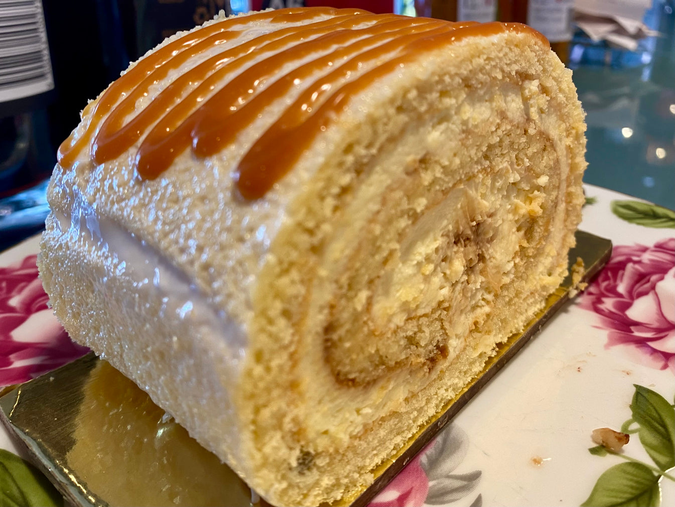 Caramel Pistachio Swiss Roll – Via Dolce